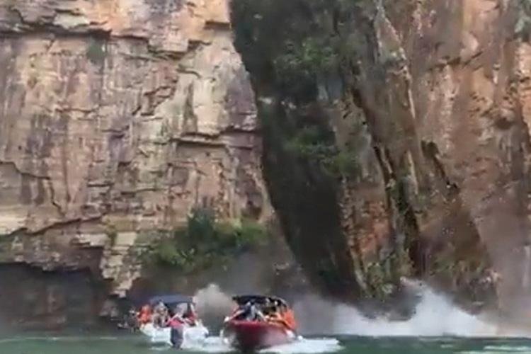 7 dead, 3 missing after cliff collapses on tourist boats in Brazil ...